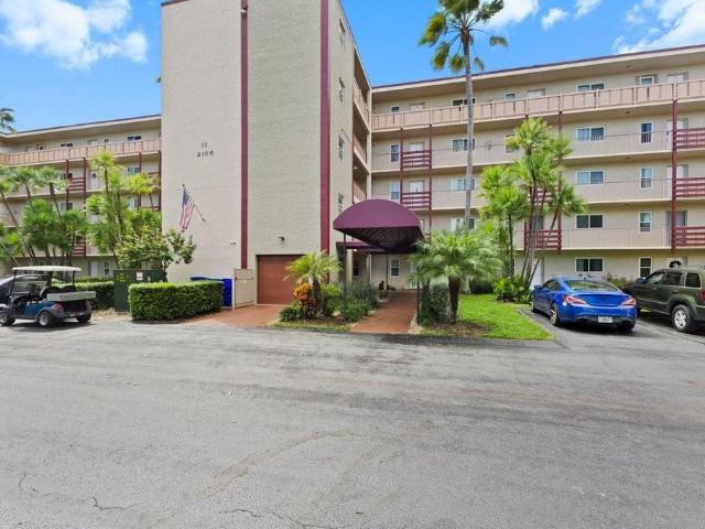 Luxury apartment complex for rent in Pompano Beach, Florida