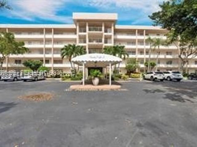 Luxury apartment complex for rent in Pompano Beach, Florida