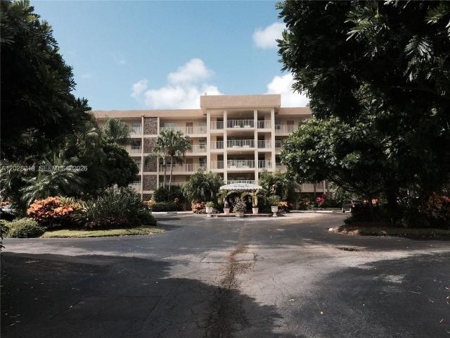 Luxury apartment complex for rent in Pompano Beach, Florida