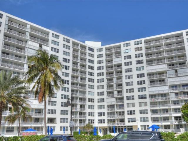 Luxury apartment complex for rent in Pompano Beach, Florida