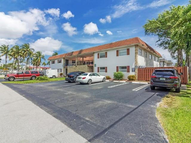 Luxury apartment complex for rent in Pompano Beach, Florida