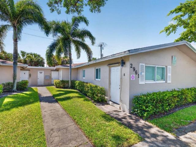 Luxury apartment complex for rent in Pompano Beach, Florida