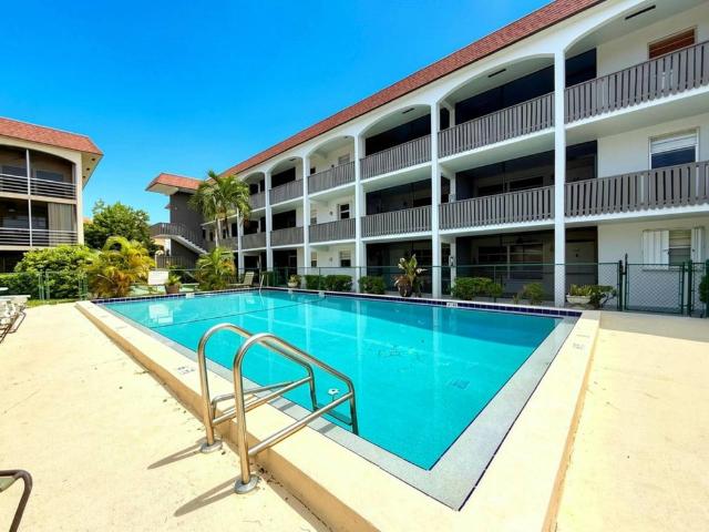 Luxury apartment complex for rent in Pompano Beach, Florida