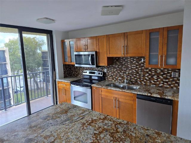 Luxury apartment complex for rent in Pompano Beach, United States