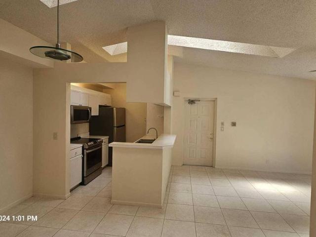 Luxury apartment complex for rent in Port Saint Lucie, United States