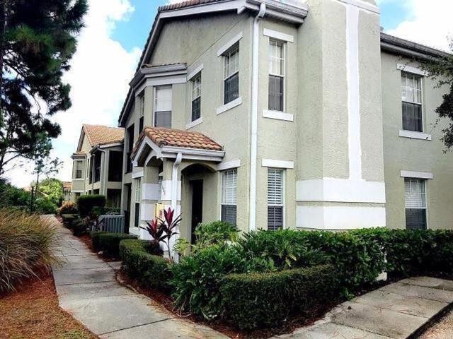 Luxury apartment complex for rent in Port Saint Lucie, United States