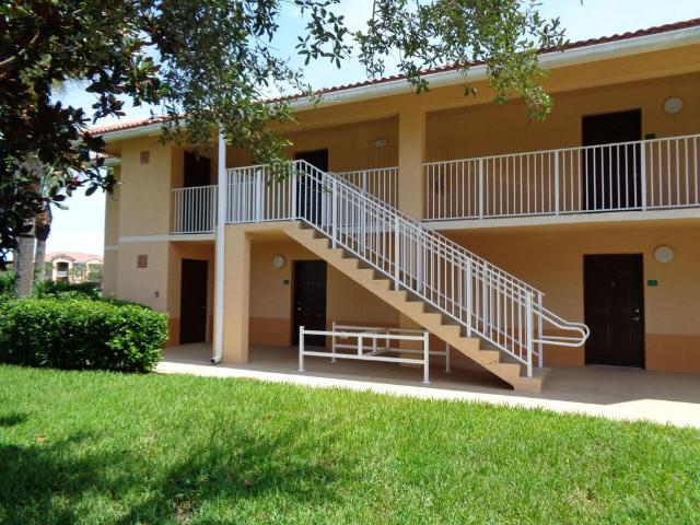 Luxury apartment complex for rent in Port Saint Lucie, United States