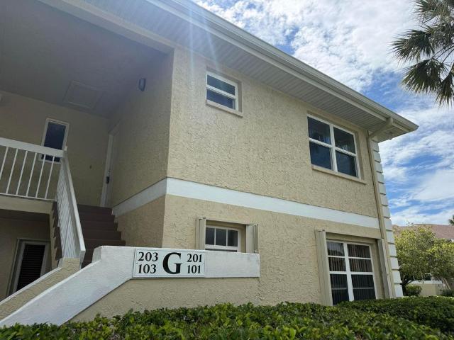 Luxury apartment complex for rent in Port Saint Lucie, Florida