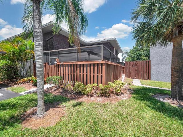 Luxury apartment complex for rent in Port Saint Lucie, Florida