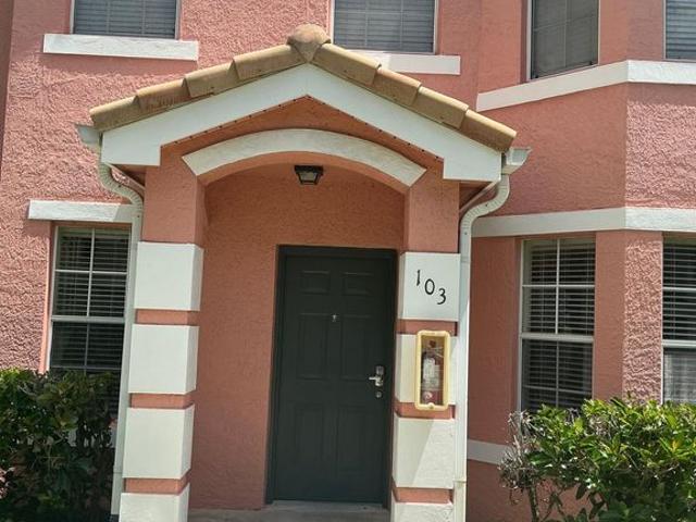 Luxury apartment complex for rent in Port Saint Lucie, Florida