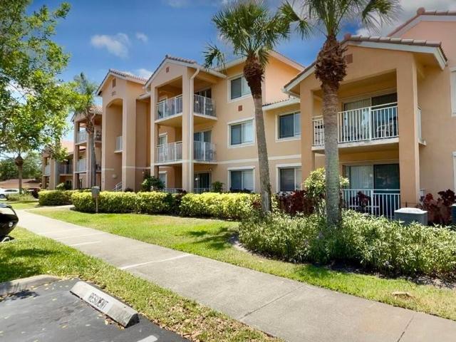 Luxury apartment complex for rent in Port Saint Lucie, Florida
