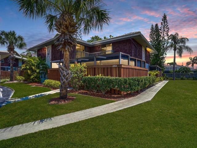 Luxury apartment complex for rent in Port Saint Lucie, Florida