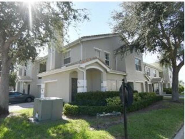 Luxury apartment complex for rent in Port Saint Lucie, Florida