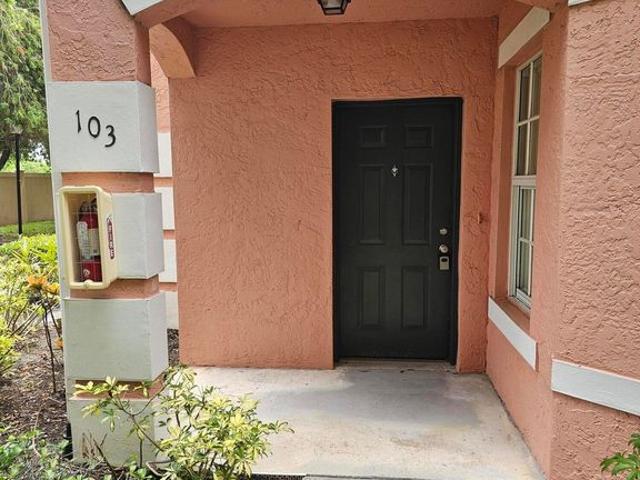 Luxury apartment complex for rent in Port Saint Lucie, Florida