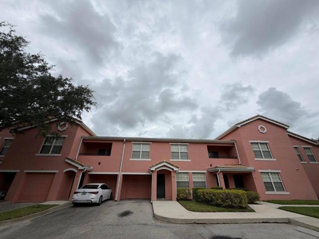 Luxury apartment complex for rent in Port Saint Lucie, Florida