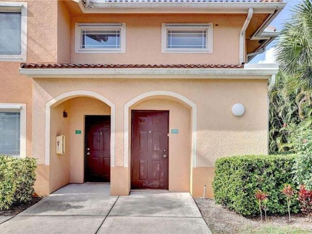 Luxury apartment complex for rent in Port Saint Lucie, Florida