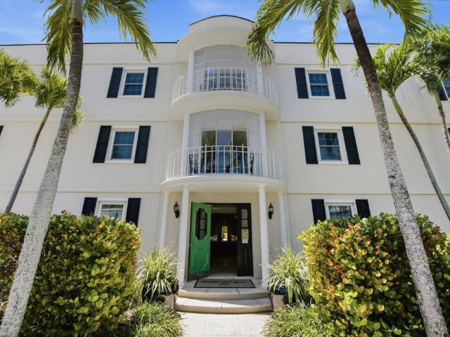 Luxury apartment complex for rent in Palm Beach, United States