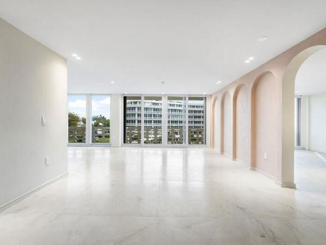 Luxury apartment complex for rent in Palm Beach, United States