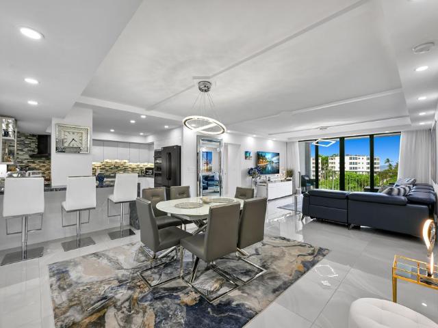 Luxury apartment complex for rent in Palm Beach, United States