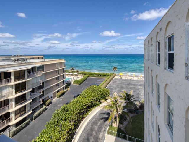 Luxury apartment complex for rent in Palm Beach, United States