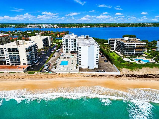 Luxury apartment complex for rent in Palm Beach, United States