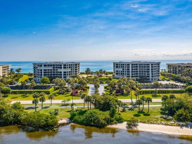 Luxury apartment complex for rent in Palm Beach, United States