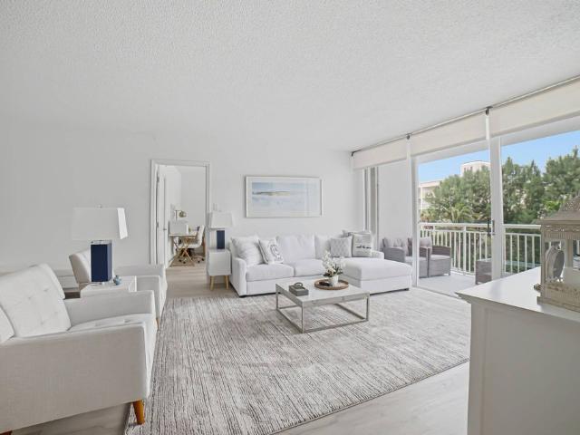 Luxury apartment complex for rent in Palm Beach, United States
