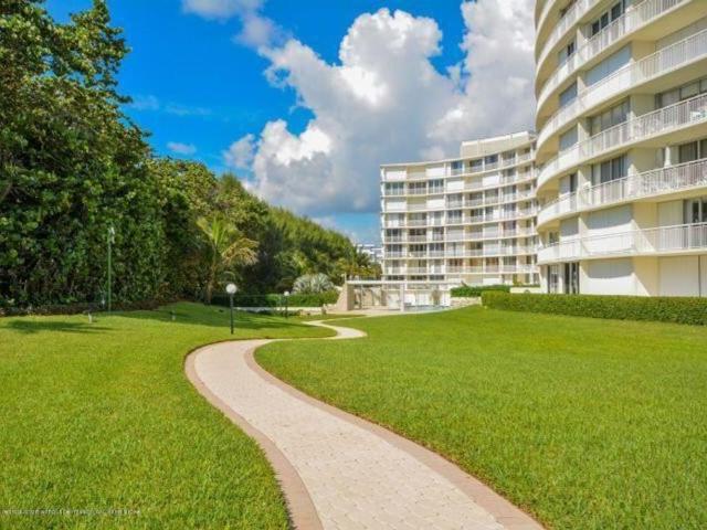 Luxury apartment complex for rent in Palm Beach, United States