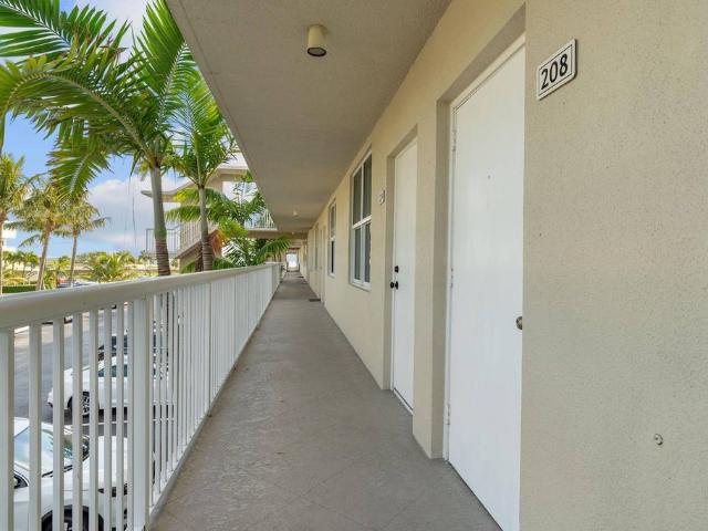 Luxury apartment complex for rent in Palm Beach, United States