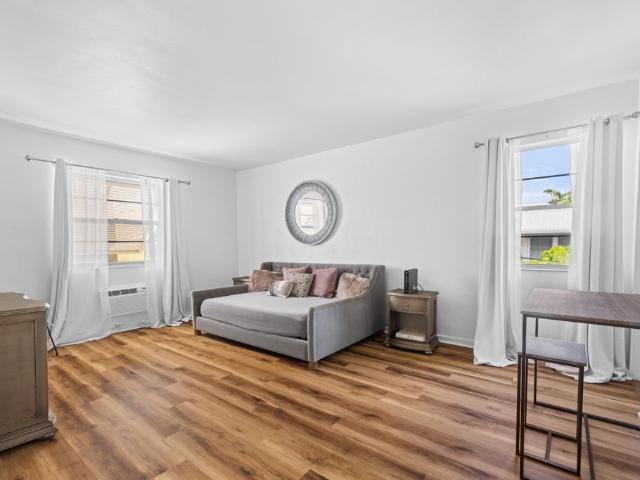 Luxury apartment complex for rent in Palm Beach, United States