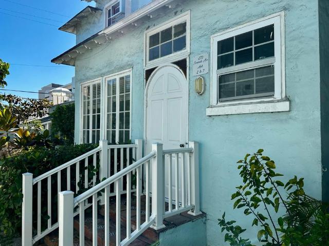 Luxury apartment complex for rent in Palm Beach, United States