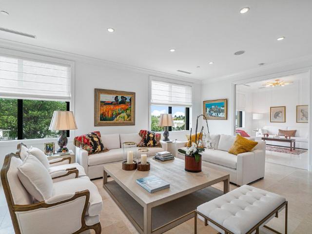 Luxury apartment complex for rent in Palm Beach, Florida