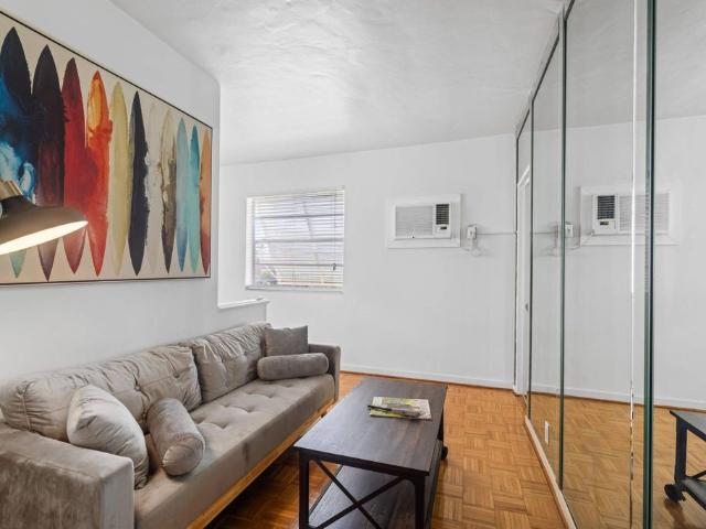 Luxury apartment complex for rent in Palm Beach, Florida