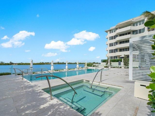 Luxury apartment complex for rent in Palm Beach, Florida