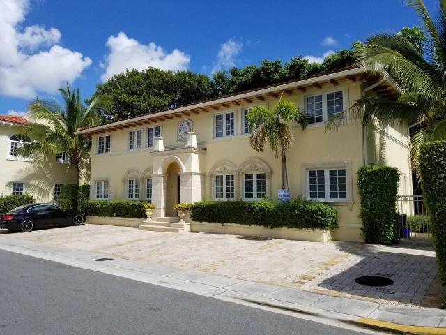 Luxury apartment complex for rent in Palm Beach, Florida