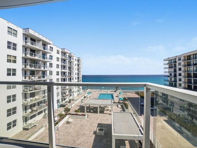 Luxury apartment complex for rent in Palm Beach, Florida