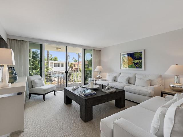 Luxury apartment complex for rent in Palm Beach, Florida