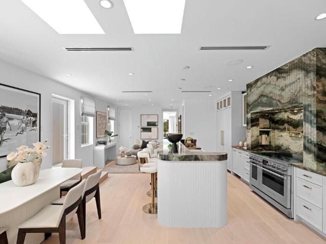 Luxury apartment complex for rent in Palm Beach, Florida