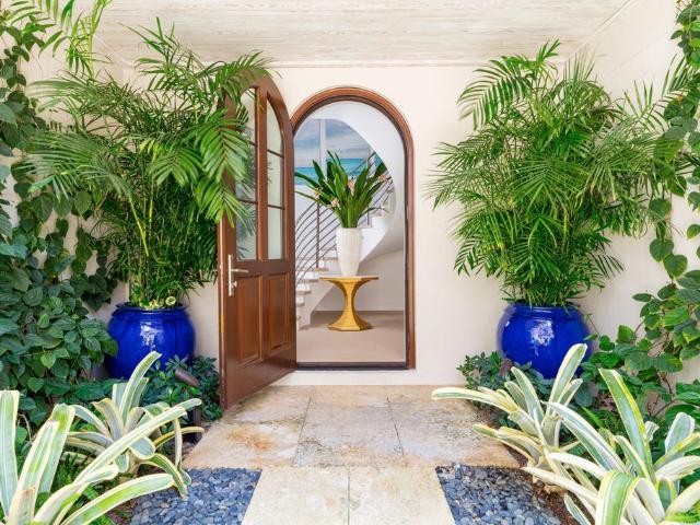Luxury apartment complex for rent in Palm Beach, Florida