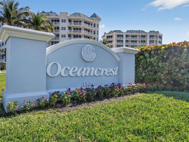 Luxury apartment complex for rent in Palm Beach, Florida
