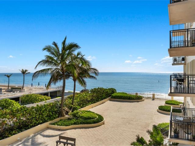 Luxury apartment complex for rent in Palm Beach, Florida