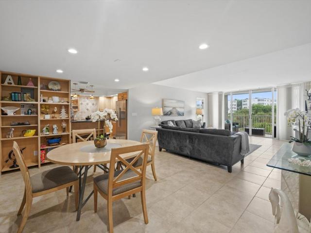 Luxury apartment complex for rent in Palm Beach, Florida