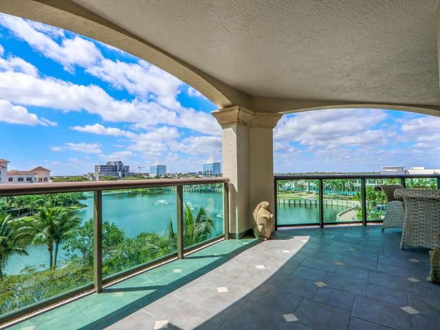 Luxury apartment complex for rent in Palm Beach Gardens, Florida