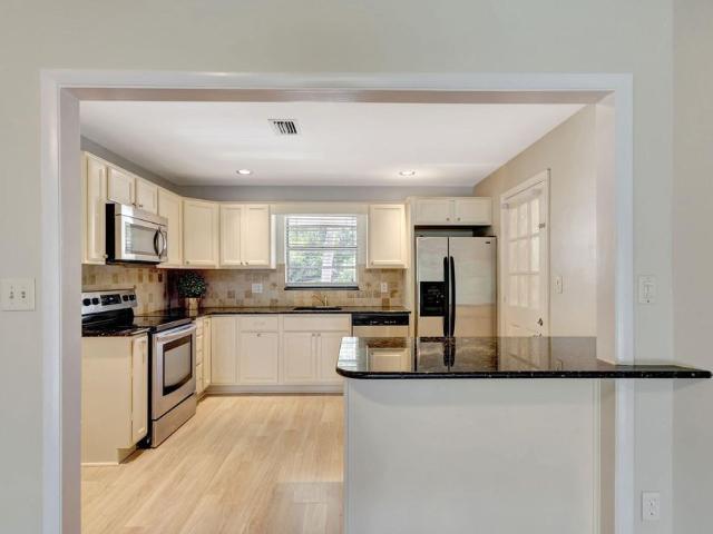 Luxury apartment complex for rent in Palm Beach Gardens, Florida
