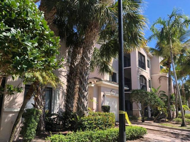 Luxury apartment complex for rent in Palm Beach Gardens, Florida