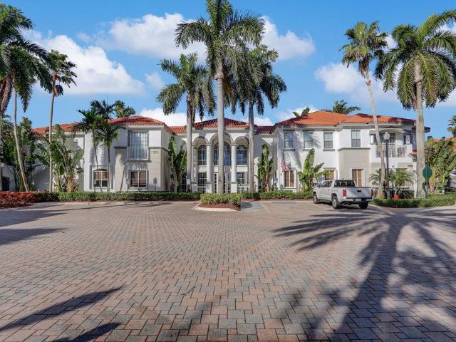 Luxury apartment complex for rent in Palm Beach Gardens, Florida