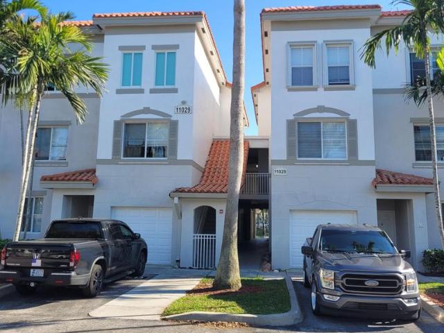 Luxury apartment complex for rent in Palm Beach Gardens, Florida