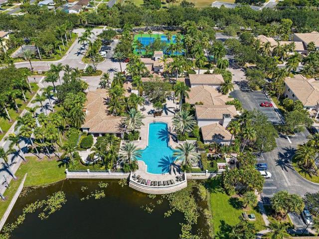 Luxury apartment complex for rent in Palm Beach Gardens, Florida