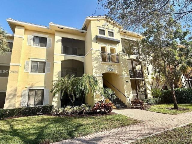 Luxury apartment complex for rent in Palm Beach Gardens, Florida