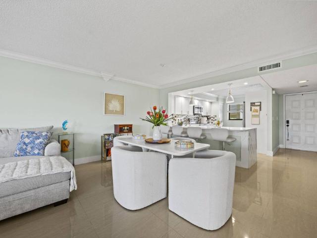 Luxury apartment complex for rent in Palm Beach Gardens, Florida